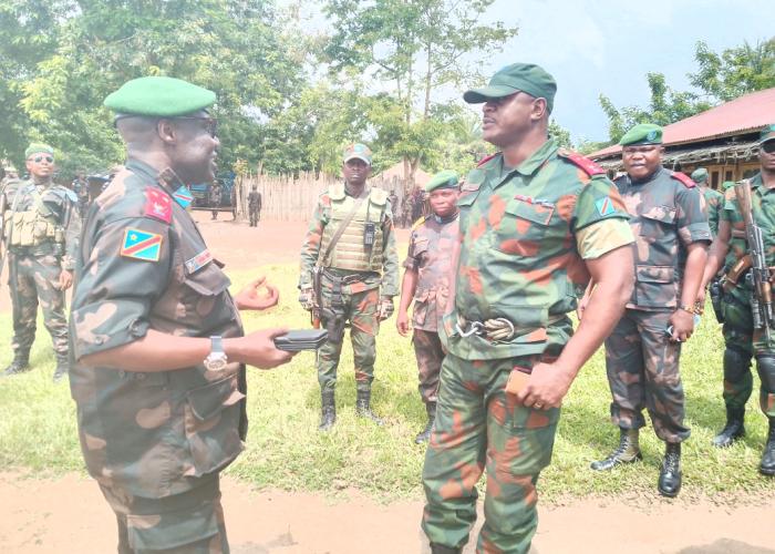 Beni : le Général-Major Shiko Tshitambwe visite l'axe opérationnel Nord ...